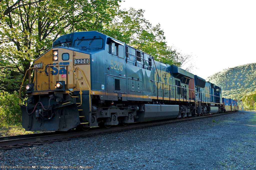 CSX Q163-12 at Iona Island on the CSX River Line